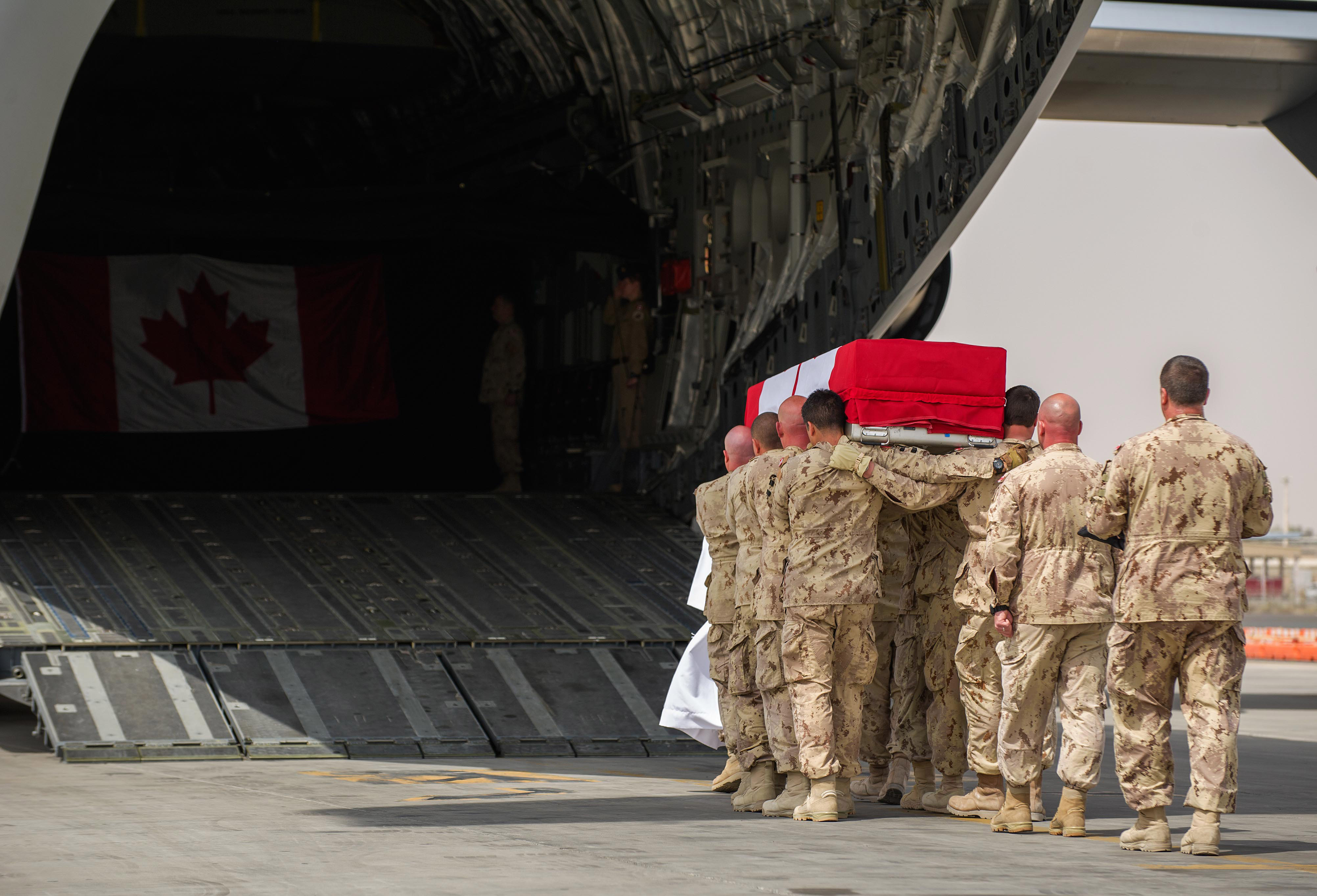 Ramp Ceremony in Kuwait for Sergeant Doiron - The Canadian Heroes ...